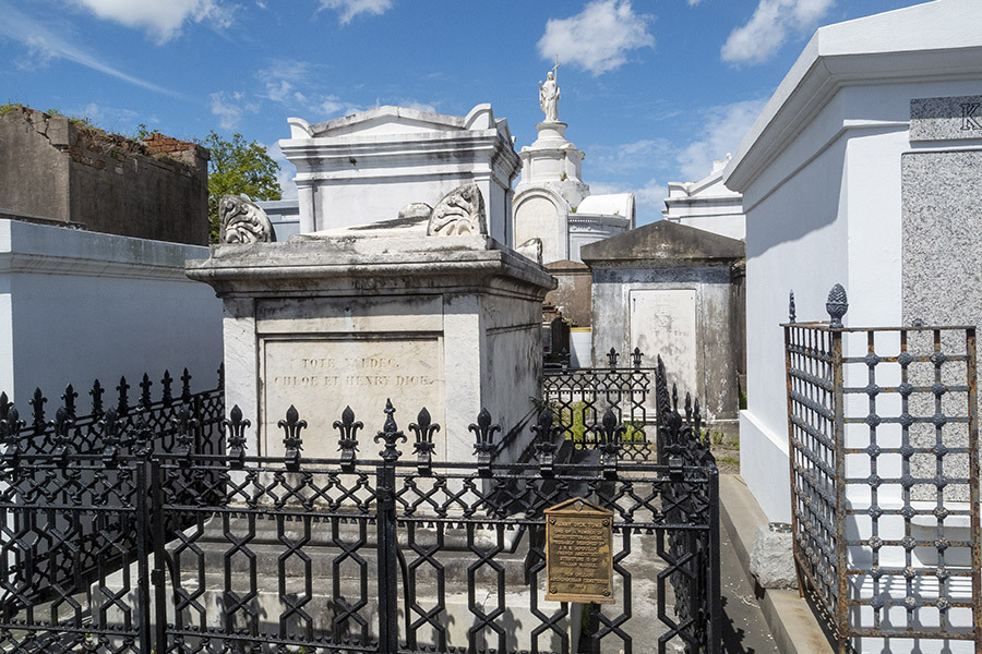 Nicolas Cage Crypt Caper - Funny Story - 500 Ironic Stories